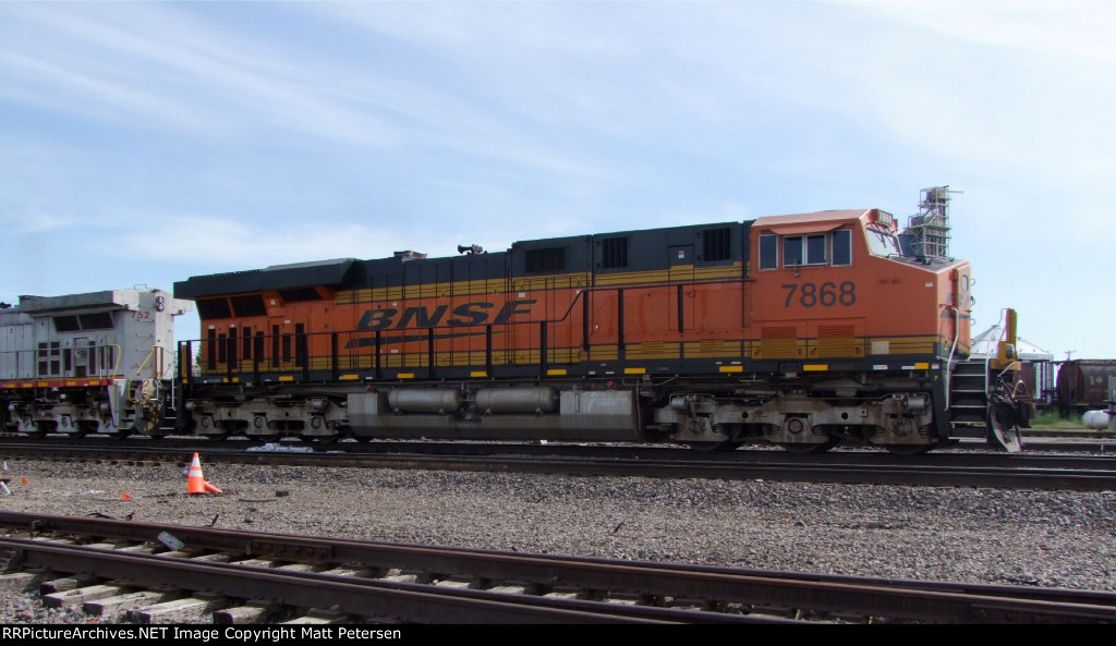BNSF 7868